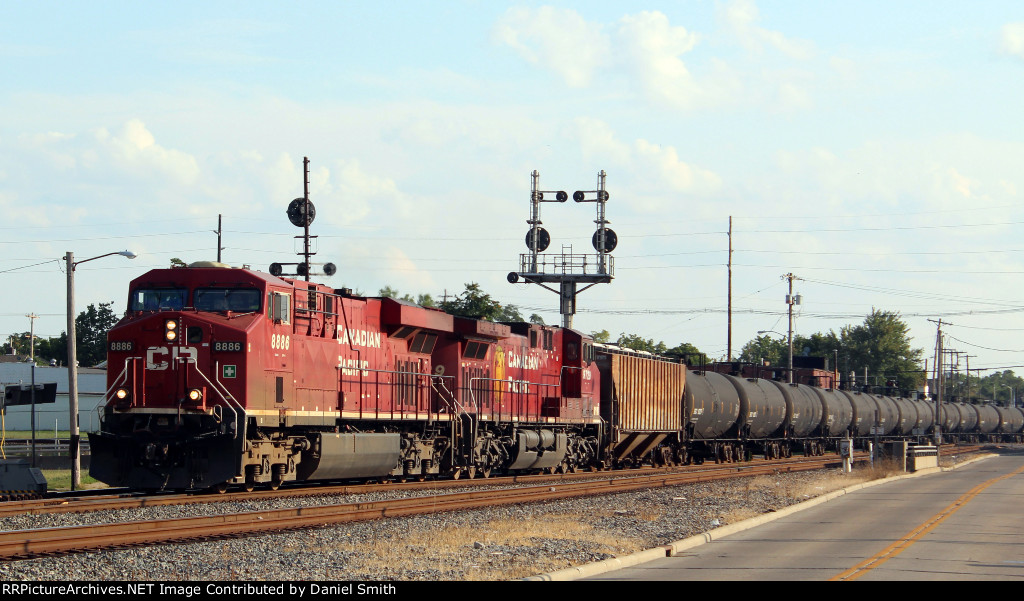 CP 8886 leads K426 lolded ethanol train.